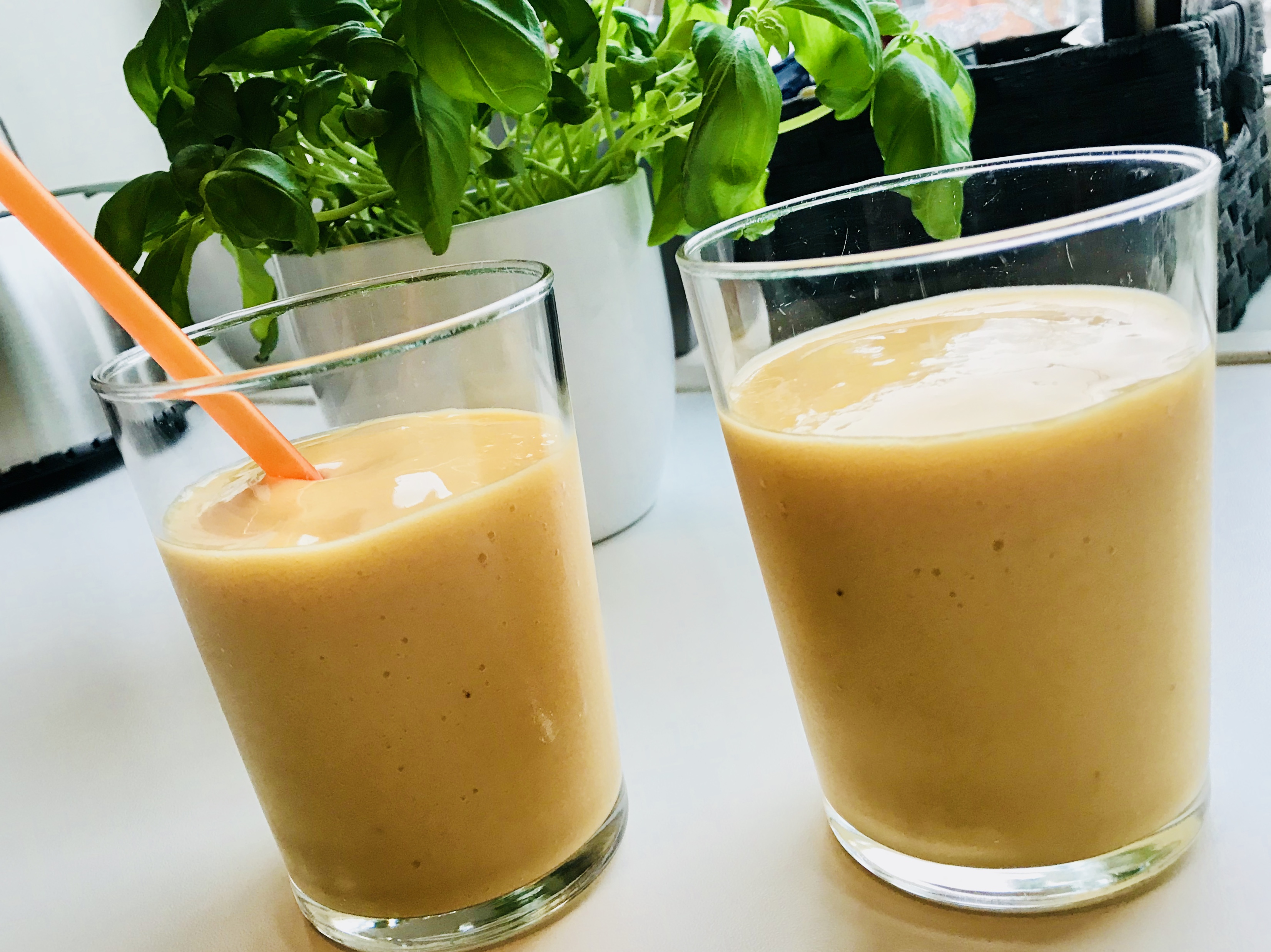 Ananas smoothie med banan og mango – Henriettes matblogg