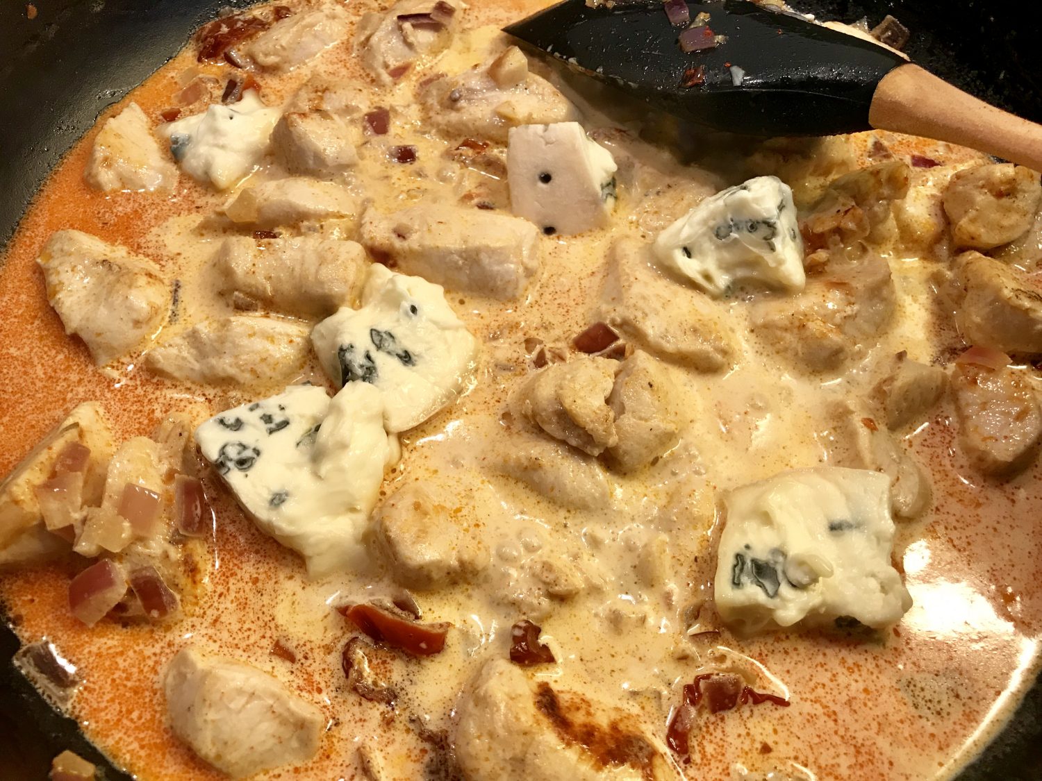 Pasta med kylling i creamy blue cheese saus – Henriettes matblogg