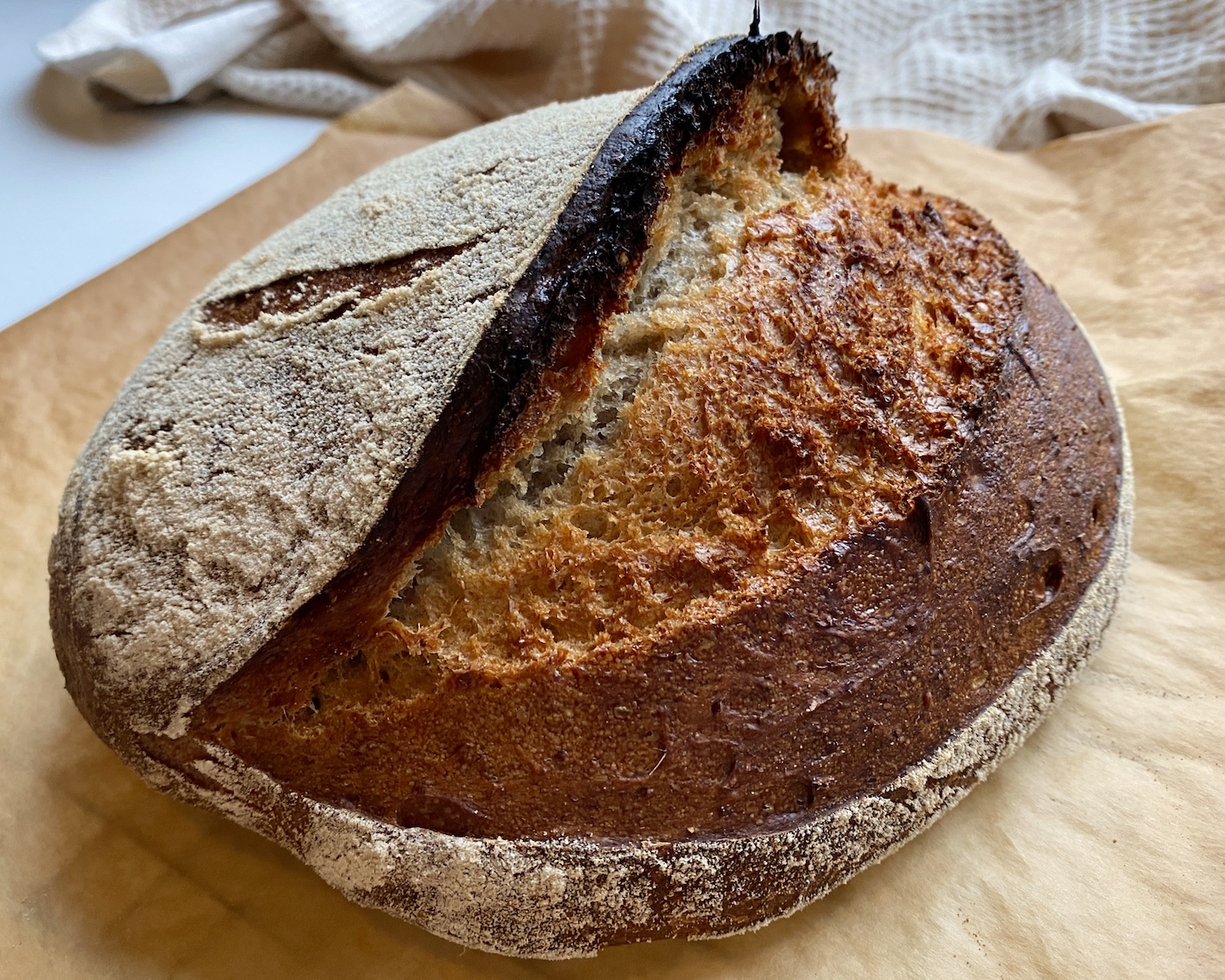 Surdeigsbrød av speltmel og rugmel – Henriettes matblogg