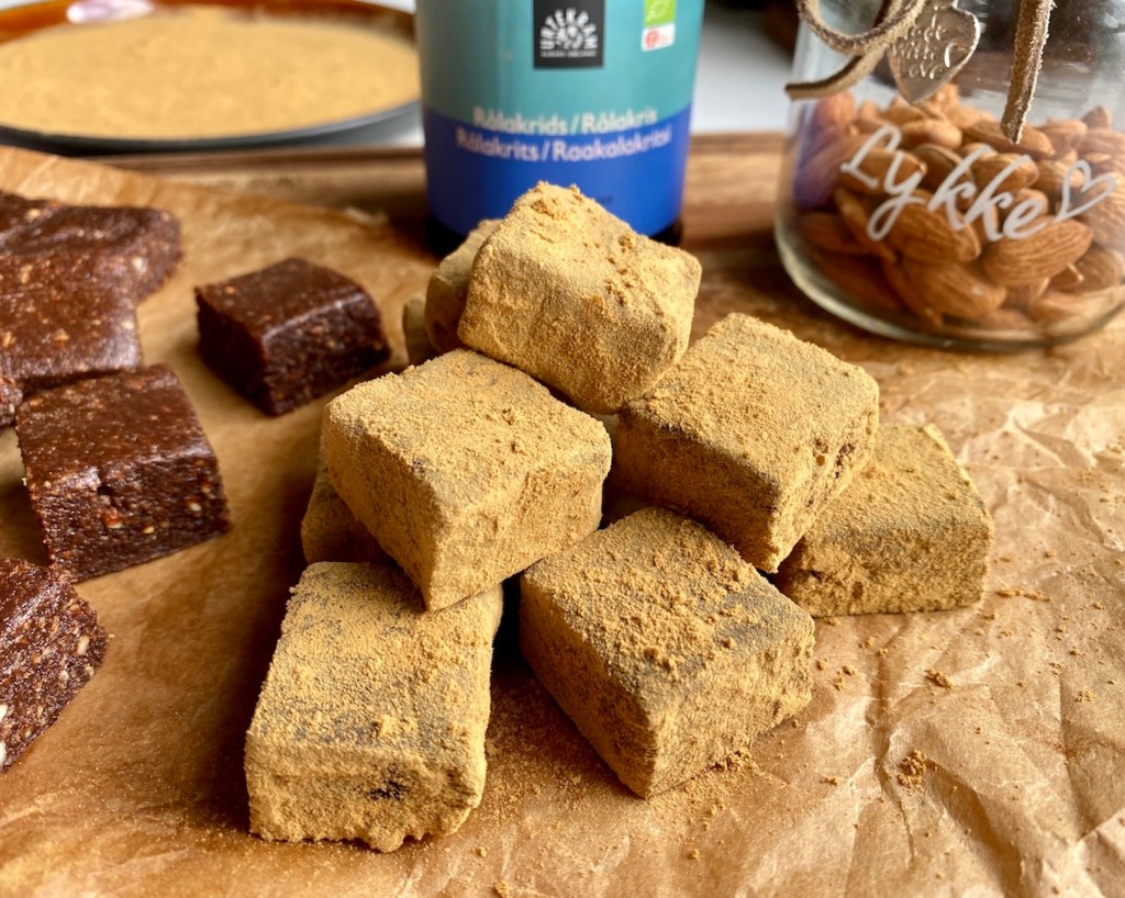 Energibiter med lakris og sjokolade – Henriettes matblogg