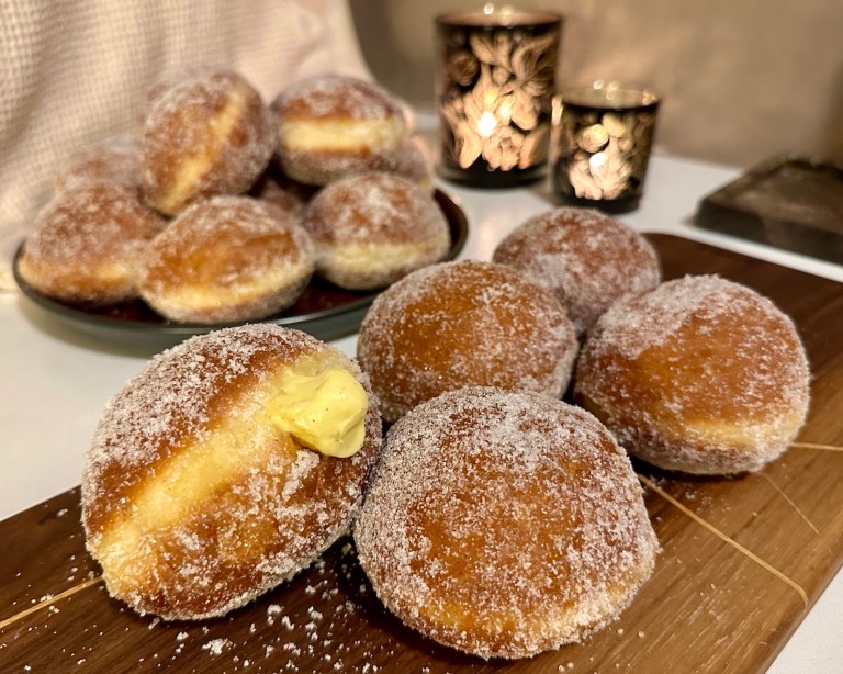 Berlinerboller med vaniljekrem og sjokoladekrem – Henriettes matblogg