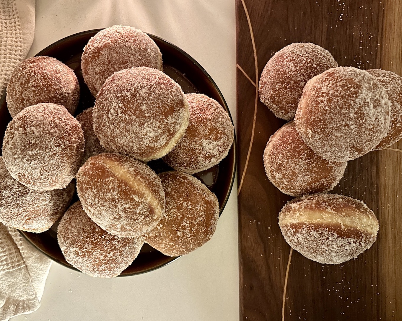 Berlinerboller med vaniljekrem og sjokoladekrem – Henriettes matblogg