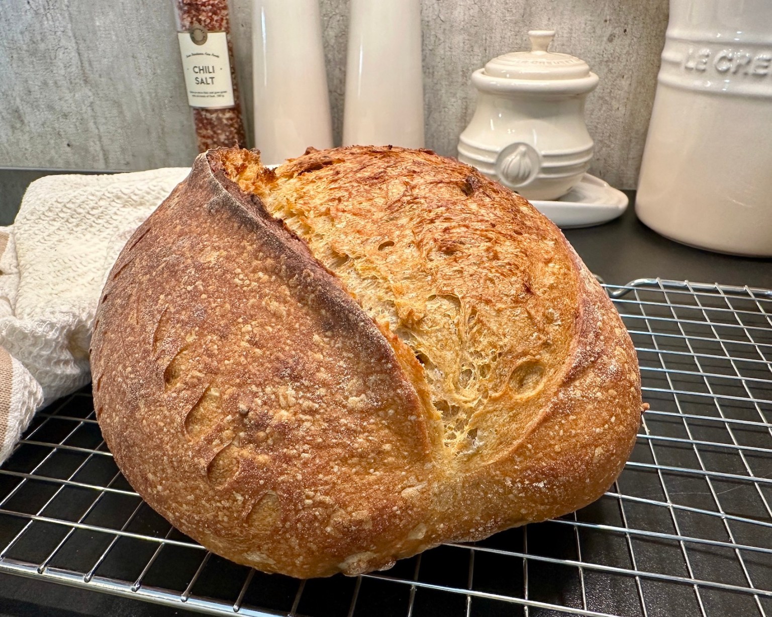 Surdeigsbrød med gulrot og valnøtter – Henriettes matblogg