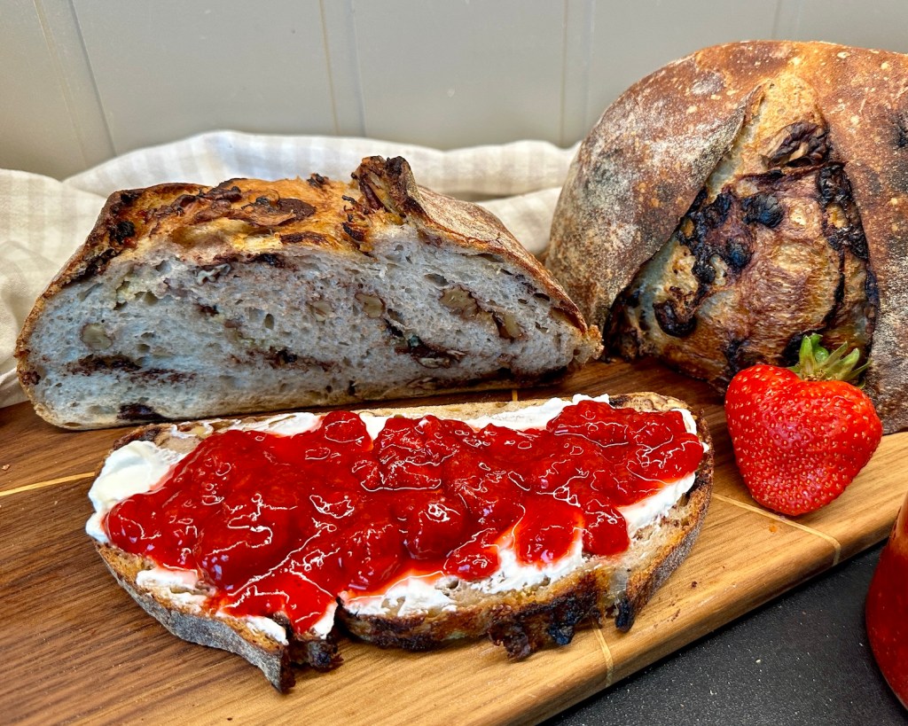 Surdeigsbrød med nøtter og sjokolade – Henriettes matblogg